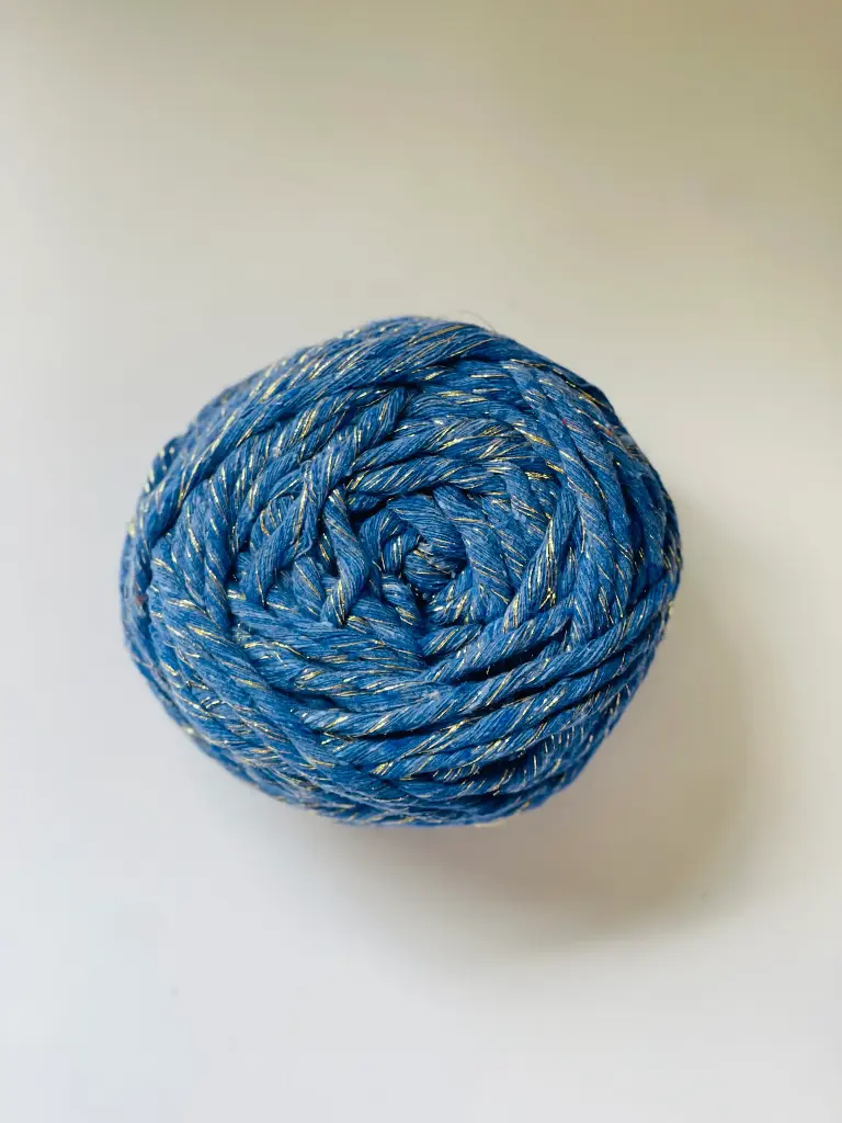 Macramé Hilo Lurex Azul Rey - Brillo Elegante y Textura Premium